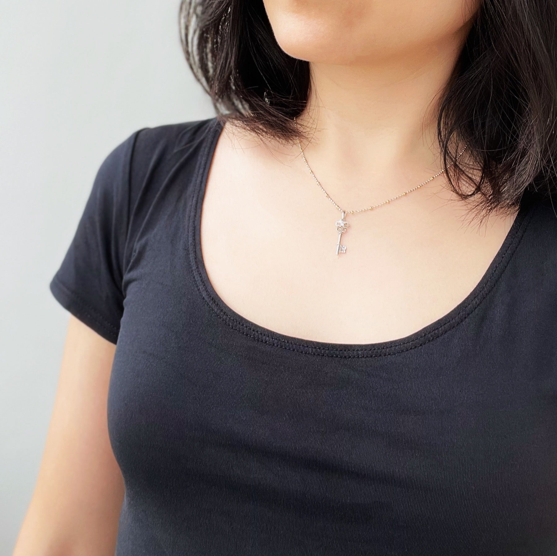 18K/750 White Gold 21st Birthday Key Pendant – Far East Jewellers